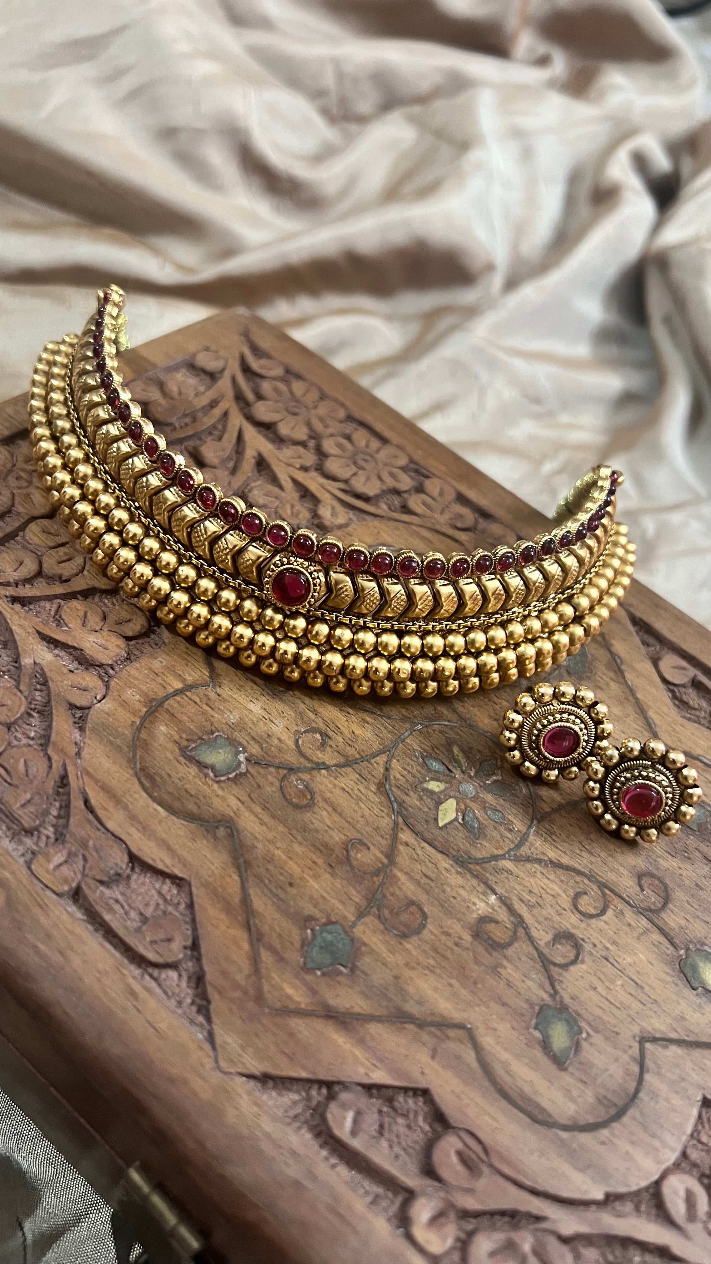 Antique High Neck Choker – Kaavyam